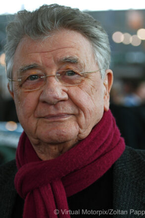 Porsche congratulates motorsport legend Hans Herrmann