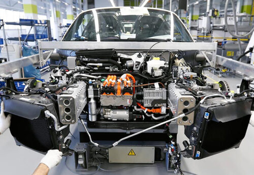 VIDEO: The Porsche 918 - How It's Made