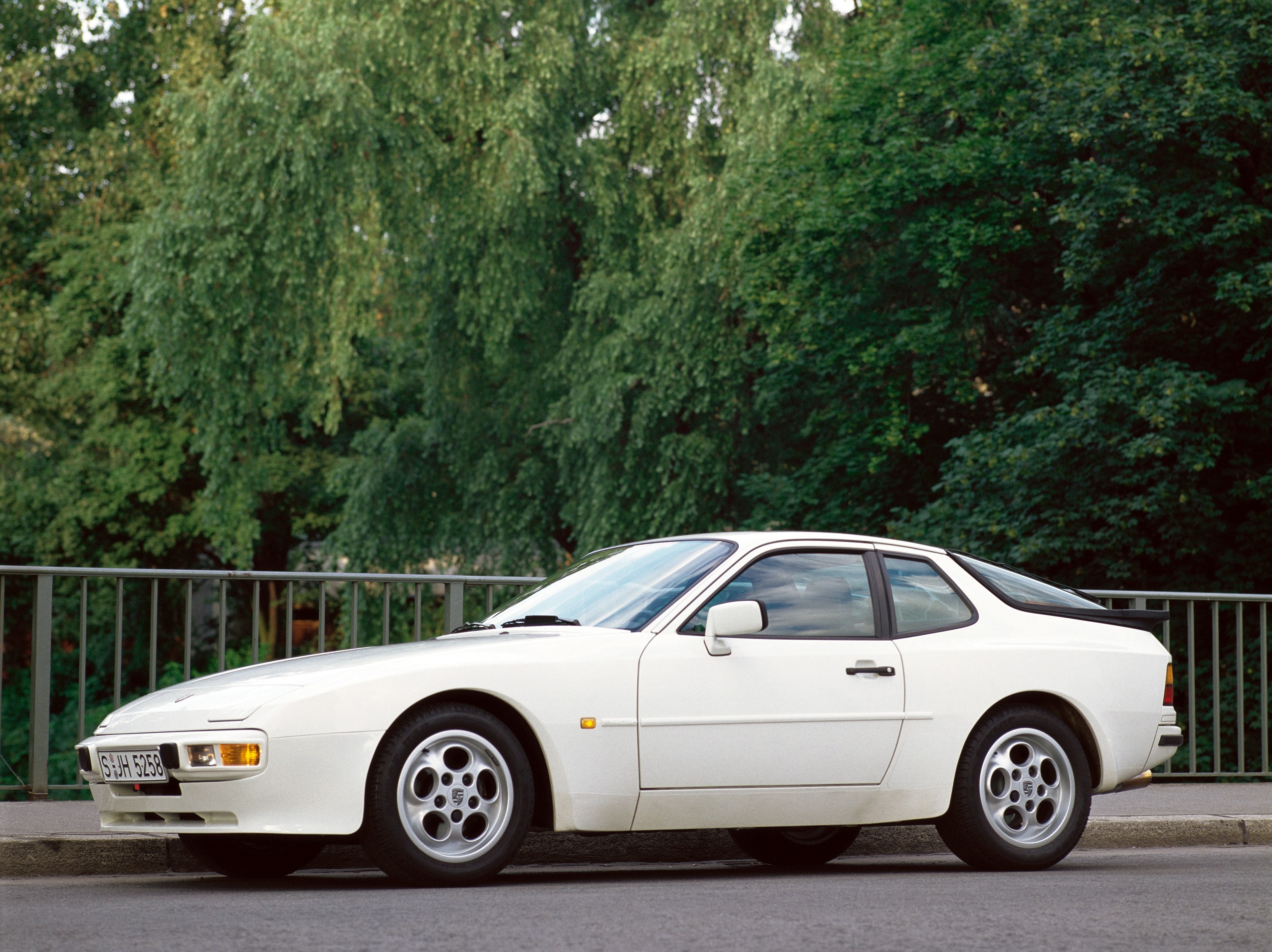 Porsche 944 S Coupe (1987) – Specifications & Performance