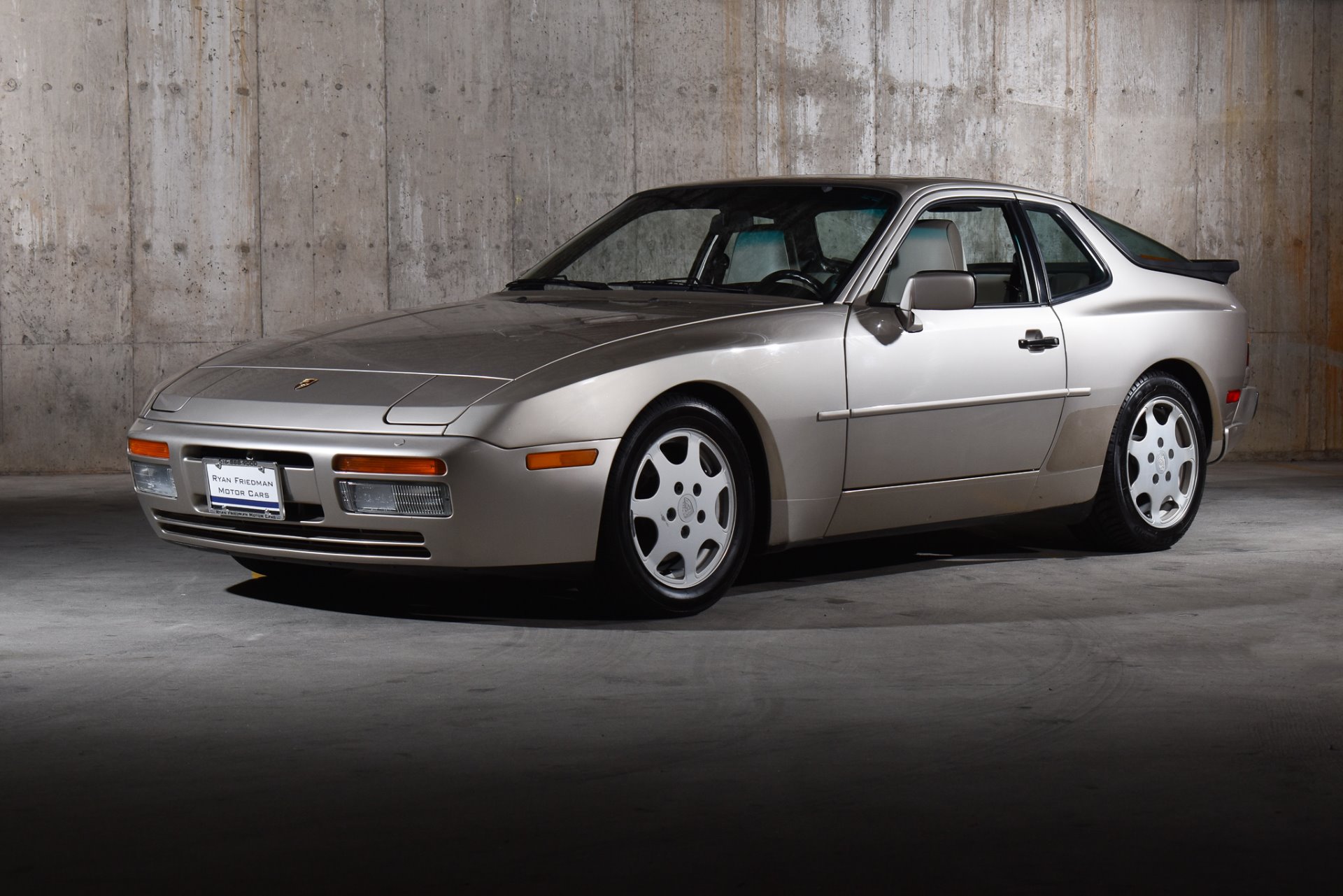 Porsche 944 Turbo Coupe (1989) – Specifications & Performance