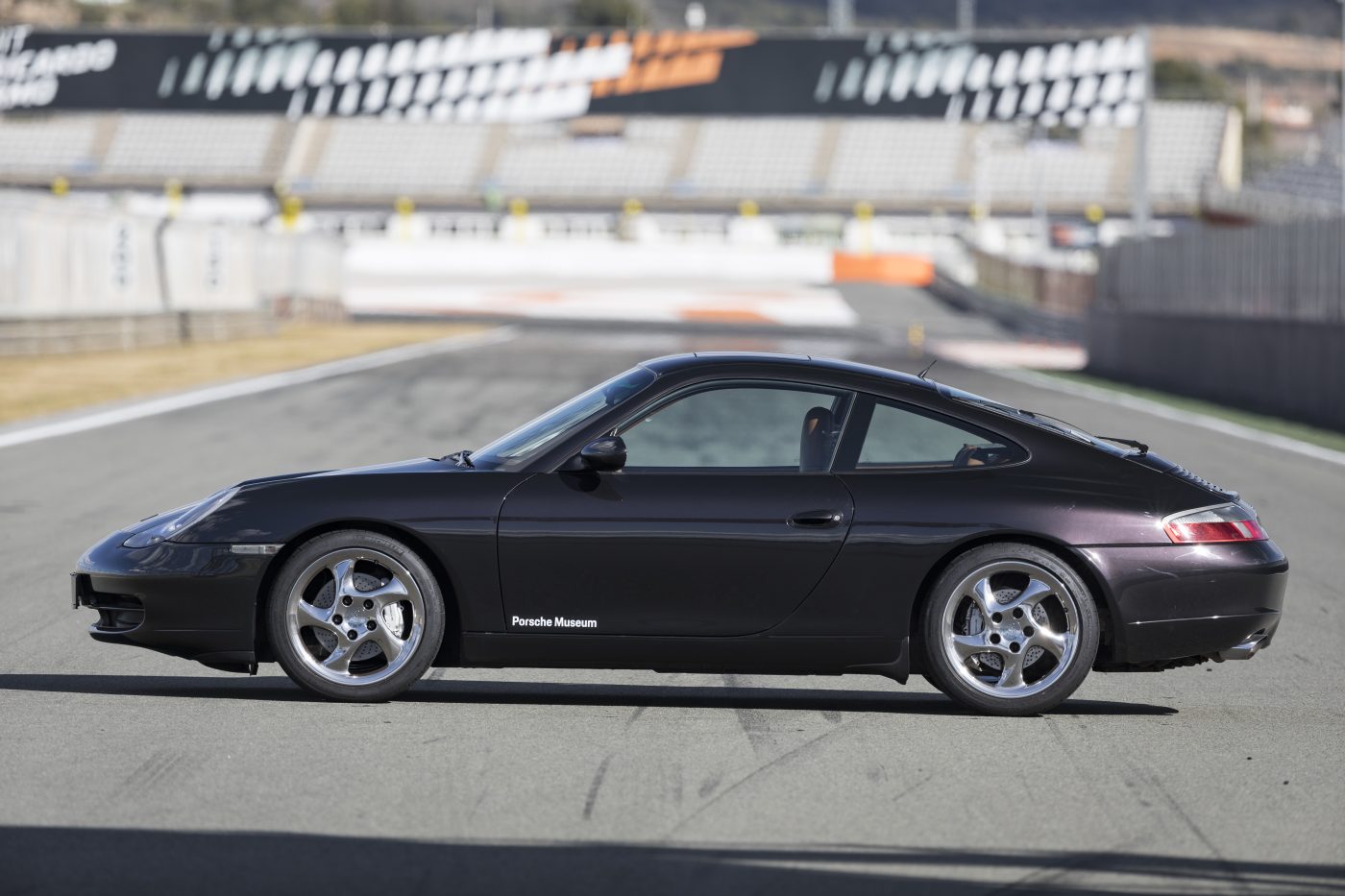 Porsche 911 Carrera 4 Millennium Edition (996) (2000)