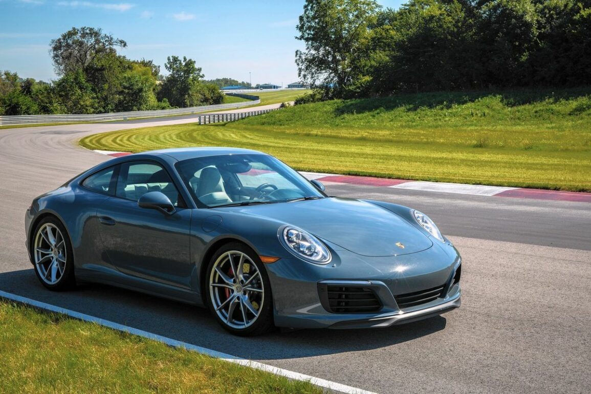 Porsche 911 Carrera 4S Coupe (991.2) (2018) – Specifications & Performance