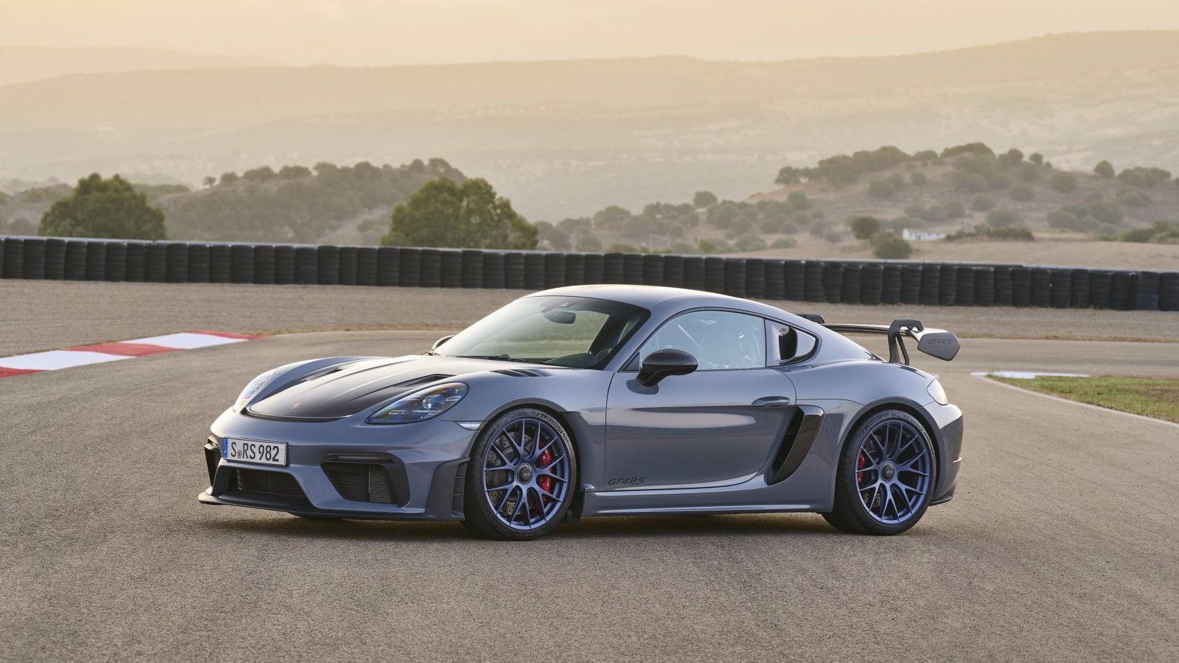 Porsche 718 Cayman (982) - Ultimate Model Guide