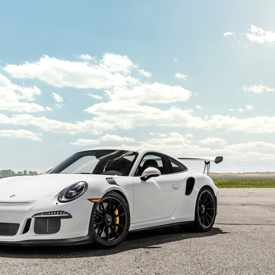 VIDEO: Audi R8 V10 Plus vs Porsche 911 Turbo S by EVO - Stuttcars