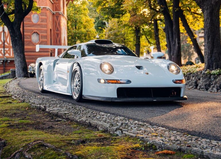 Porsche Of The Day: 1997 Porsche 911 GT1 Straßenversion