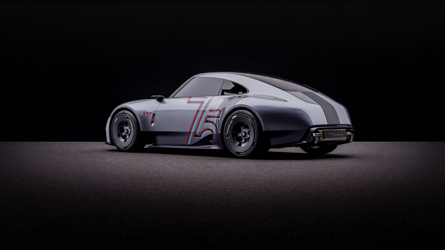 VIDEO: Porsche Concept "Vision 357" salutes the first Porsche 356