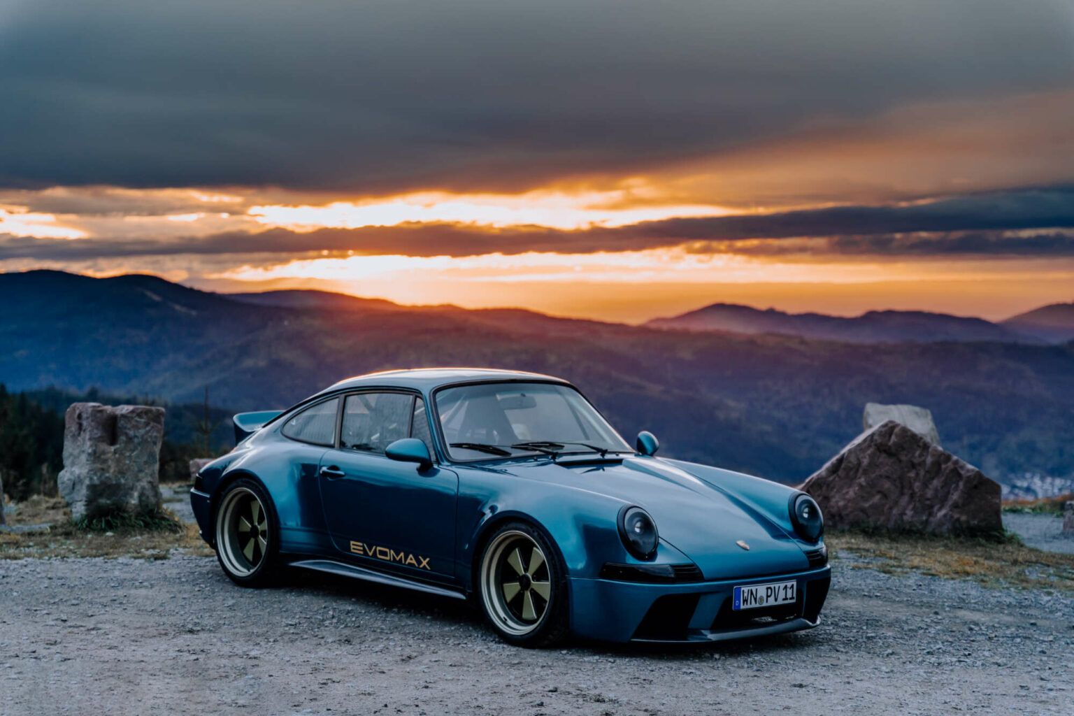 Evomax Creates Some of the Most Extreme Porsche 964 Restomods Around
