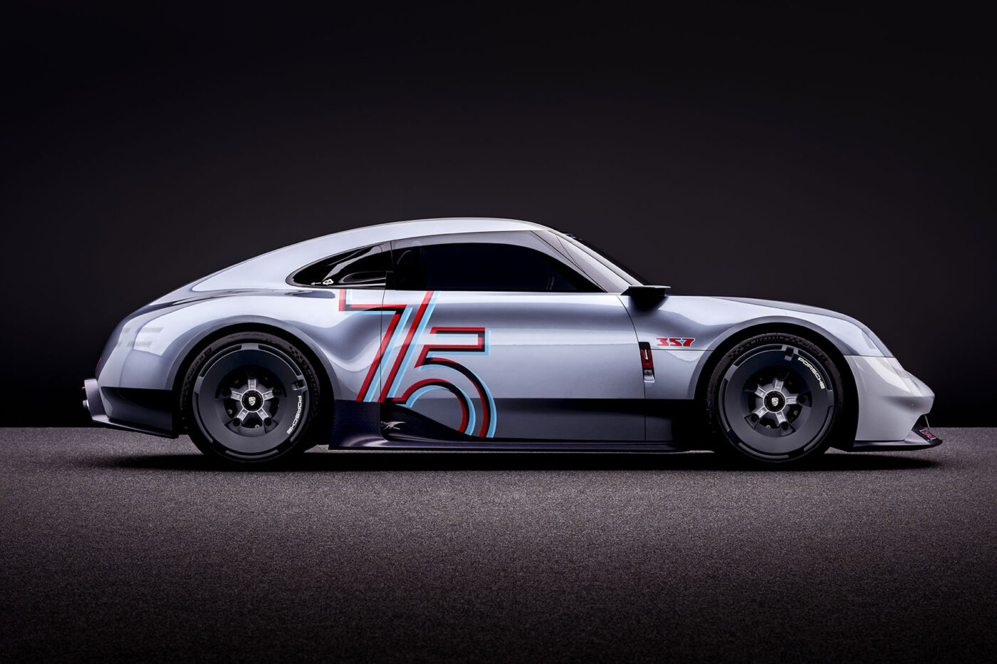 VIDEO: Porsche Concept "Vision 357" salutes the first Porsche 356