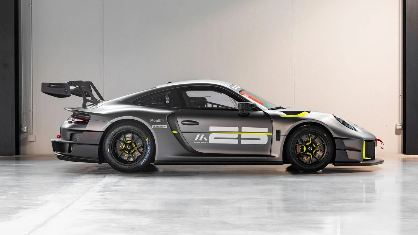FOR SALE: 2022 Porsche 911 GT2 RS Clubsport 25 "Manthey Racing"