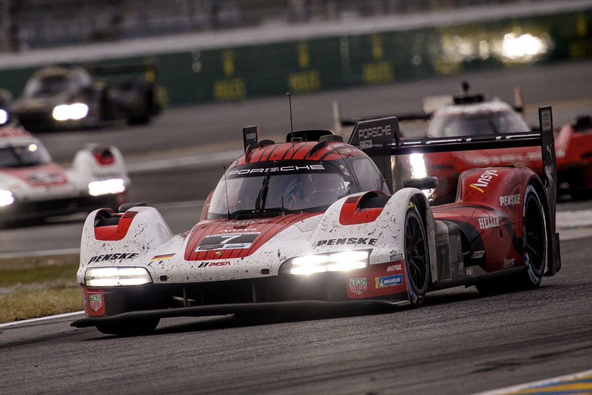 VIDEO: Porsche 911 Carrera S (992) vs Audi R8 RWS