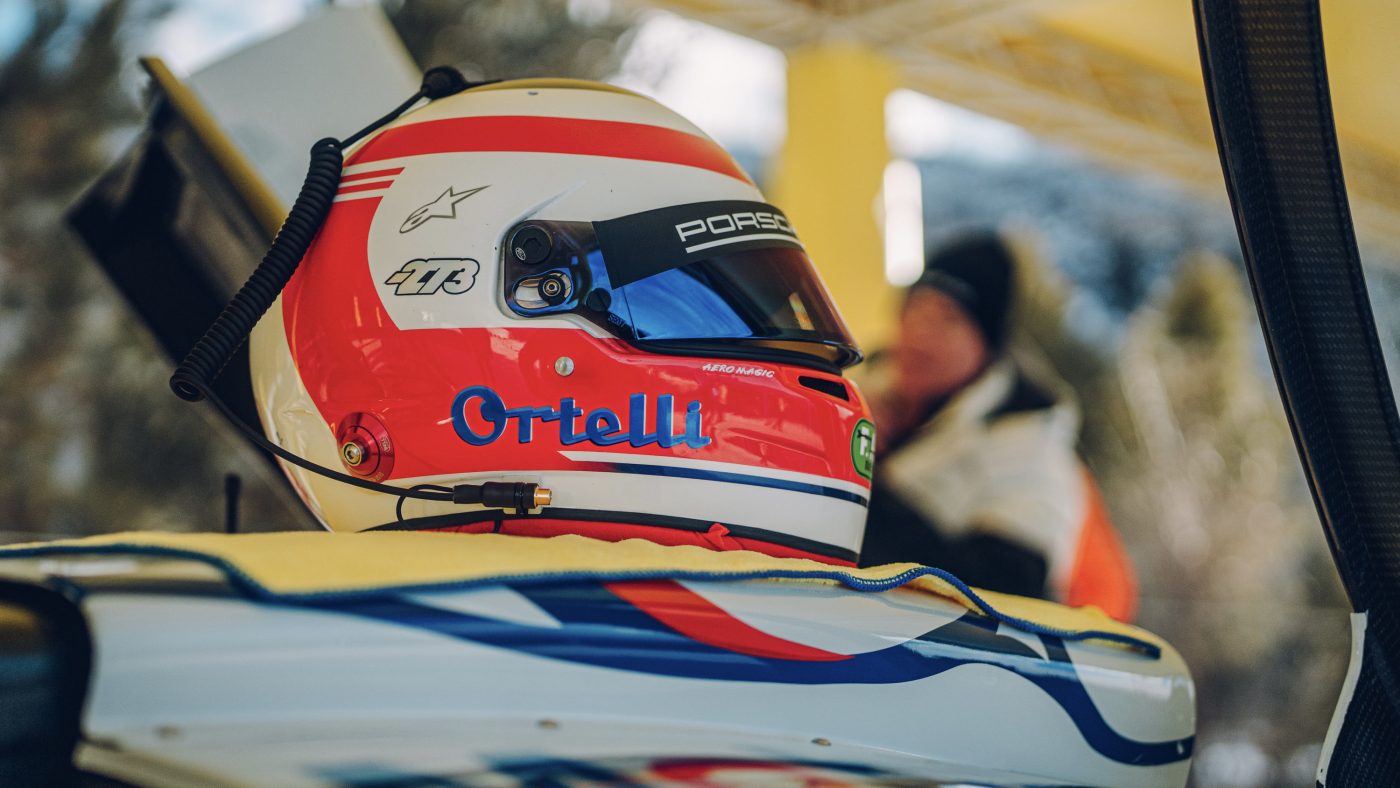 Porsche 911 GT1 on ice