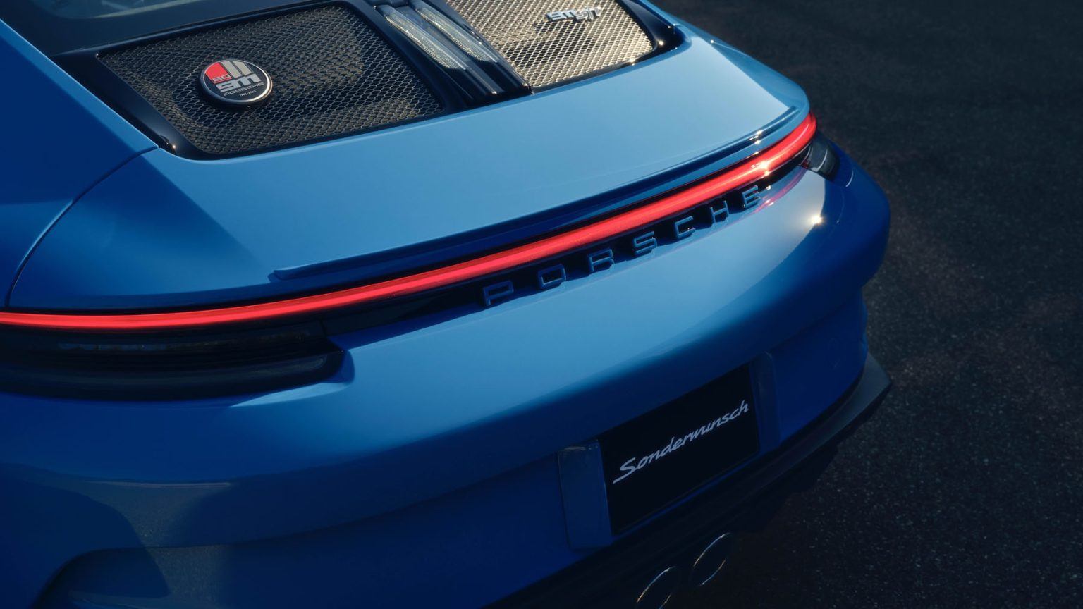 Spectacular Porsche 911 S/T in Dani Blue