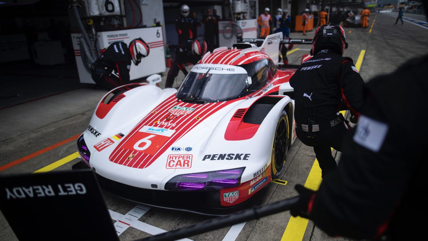 Porsche wins in Japan