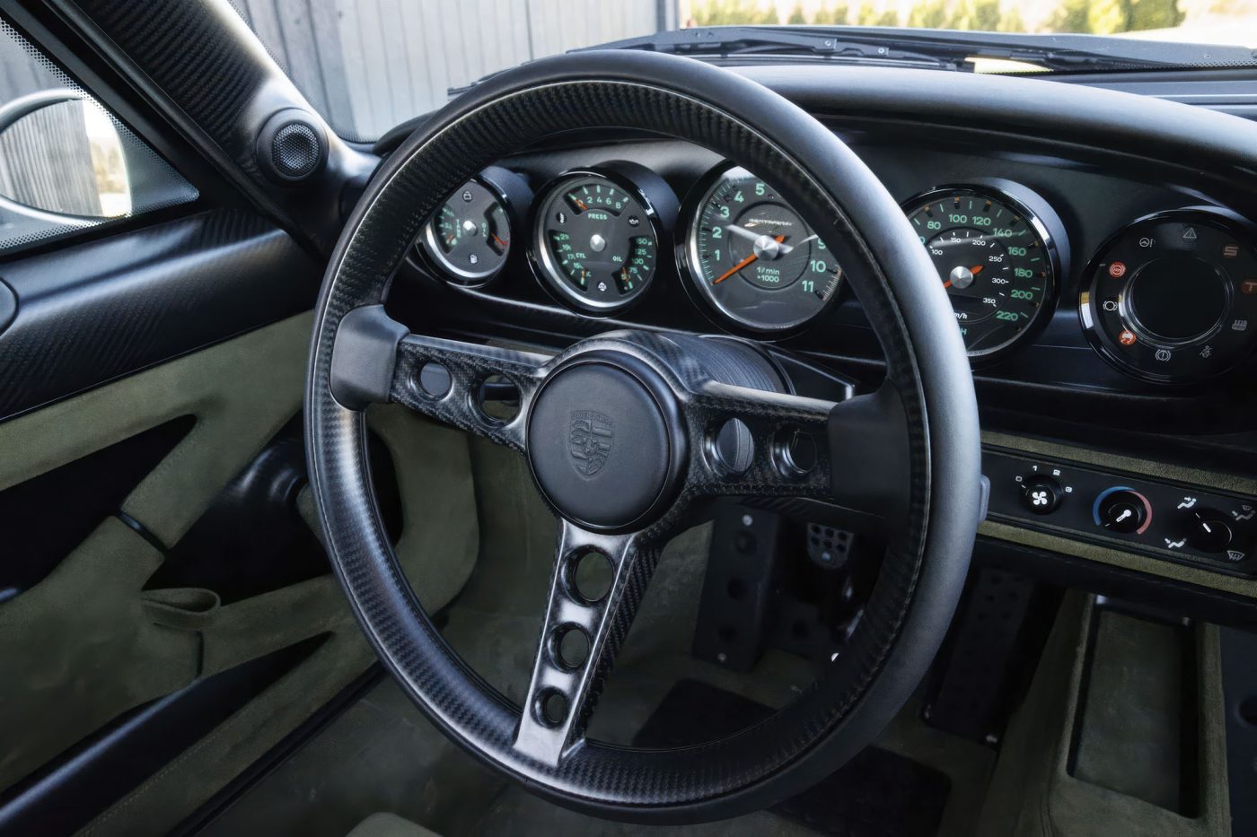 Singer "Dynamics and Lightweight Study" 911