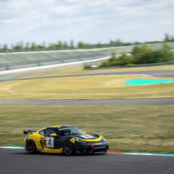 2019 Porsche 718 Cayman GT4 Clubsport - Pictures & Gallery