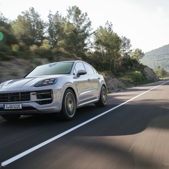 2024 Porsche Cayenne S E-Hybrid Coupe - Pictures & Gallery
