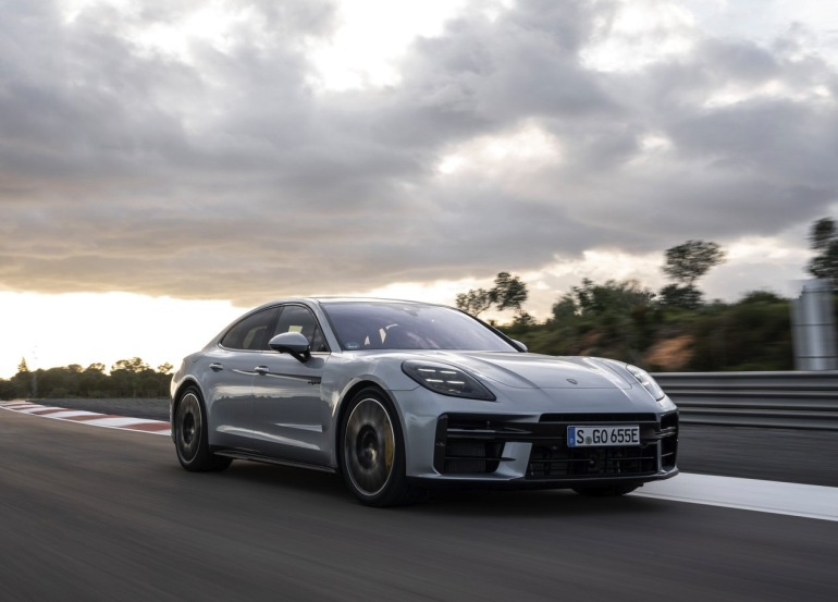 Current Porsche Porsche Panamera Turbo S E-Hybrid: The Fastest Panamera ...